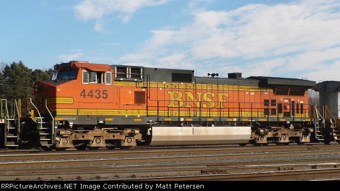 BNSF 4435